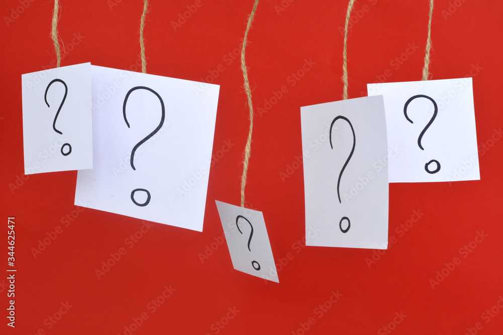 Foto de Paper stickers with a question mark , concept for solving the ...