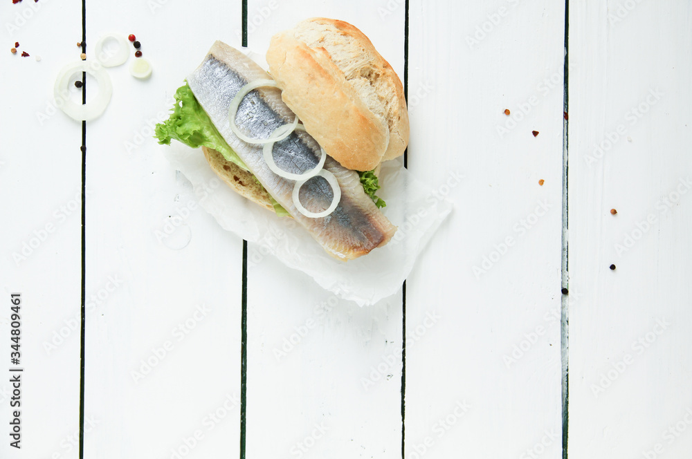 Matjesbrötchen Matjesfilet Matjesfiletbrötchen Fischbrötchen ...