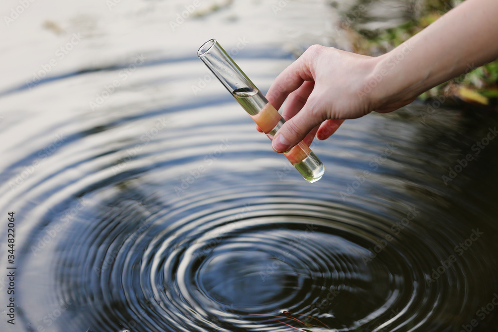 Foto de Water sample. Hand collects water to explore. Concept - water ...