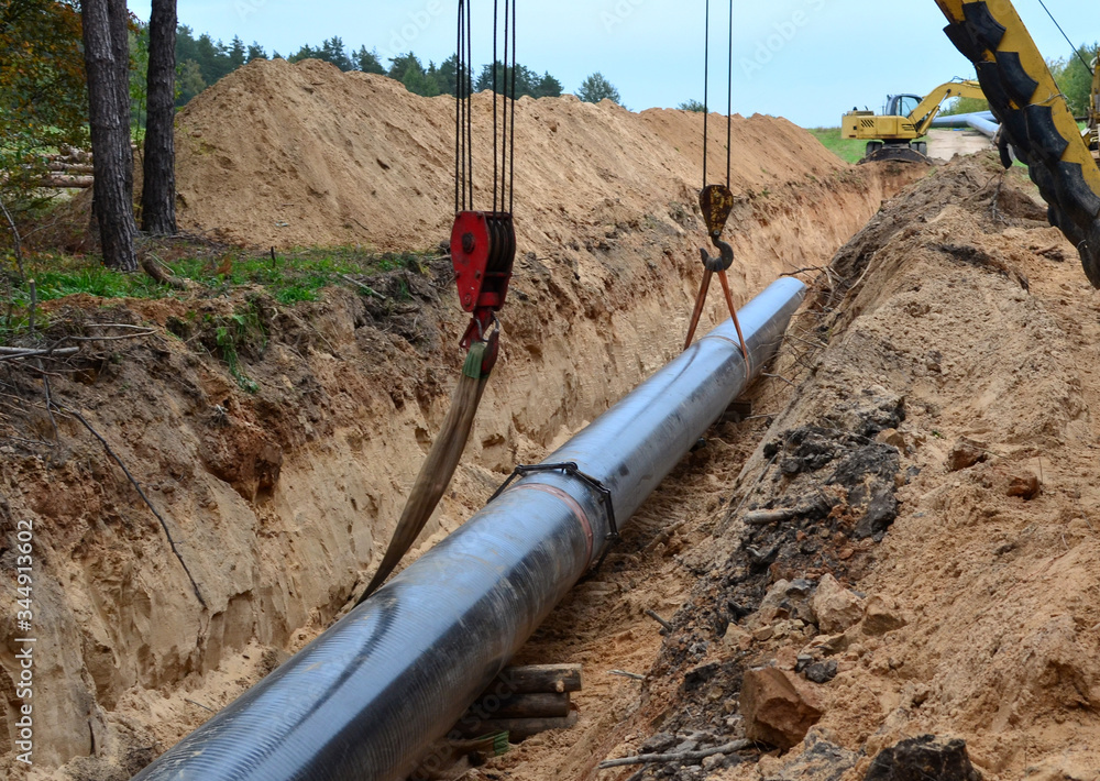 Сonstructing pipelines that transport oil, gas, petroleum products and ...