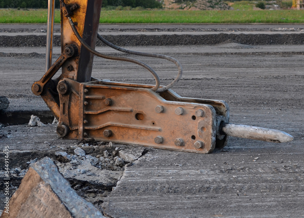 Excavator with hydraulic breaker hammer for the destruction of concrete ...