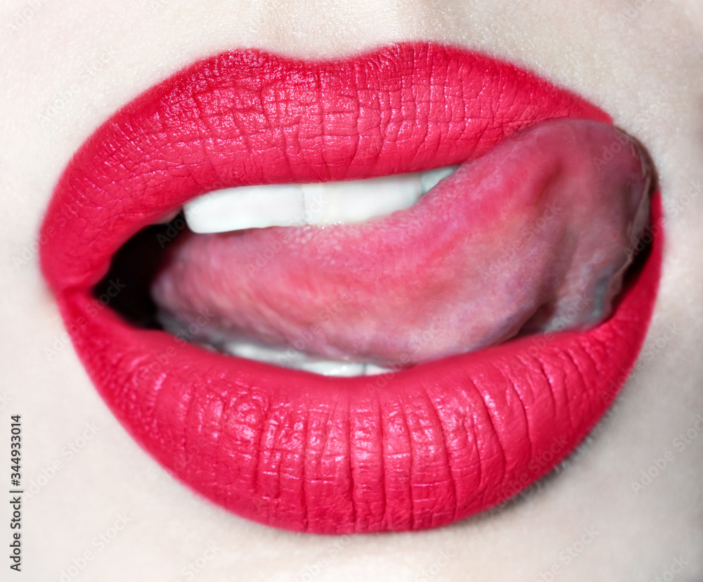 Foto de Seductive female lips. Sexy lips with tongue. Female painted ...