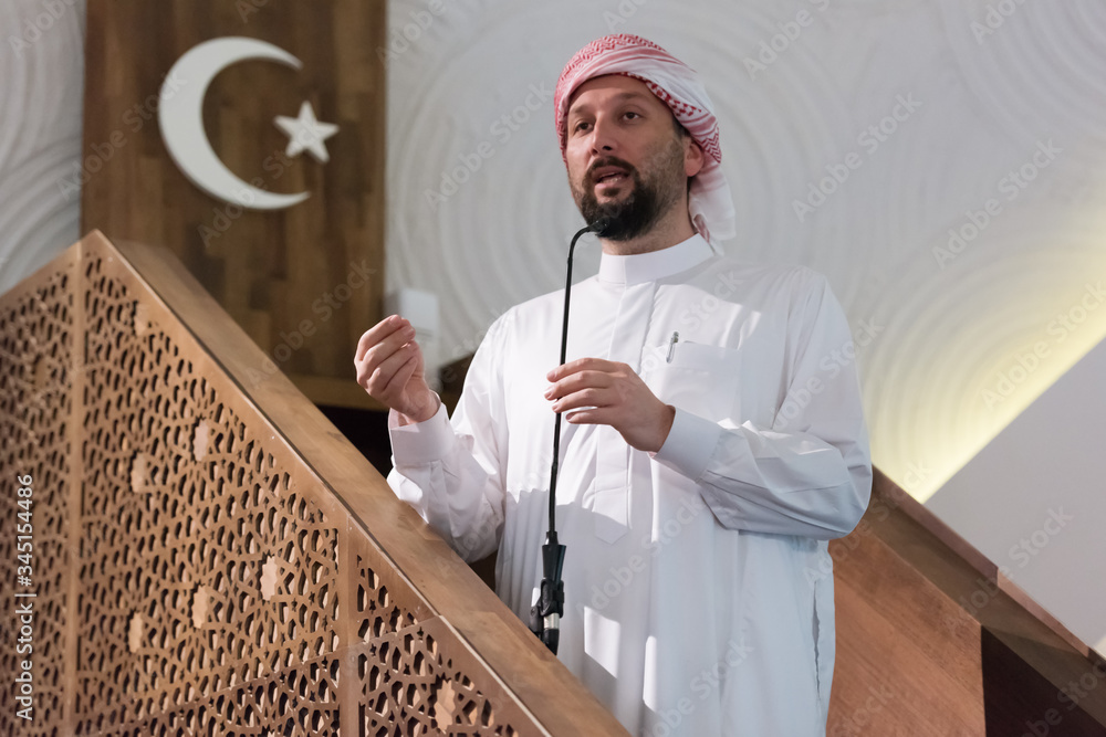 Foto de Muslims young arabic Imam has a speech on friday afternoon ...