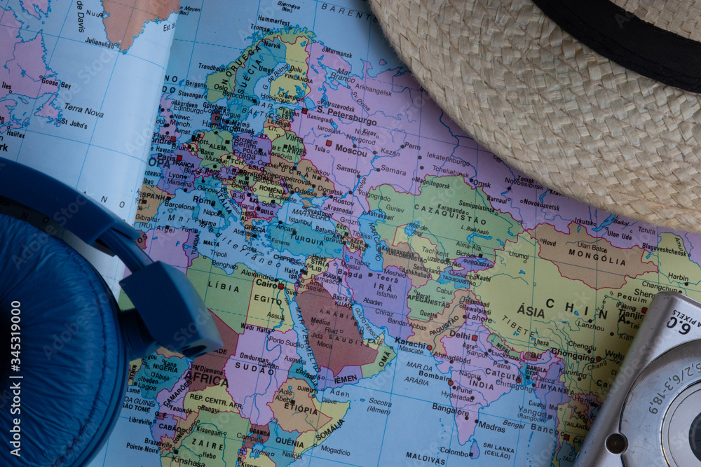 planejamento de viagem com mapa e objetos Stock Photo | Adobe Stock