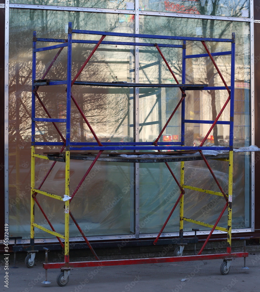 Mobile scaffolding on wheels at an empty glass shop window Stock Photo ...