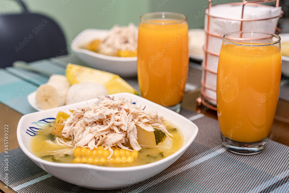 Ajiaco Santafereño, plato tipico colombiano, comida típica del interior ...