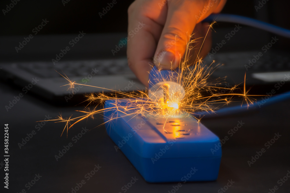Sparking at the power plug The cause is caused by substandard ...