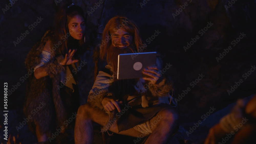 Foto de Cave people. Family of ancient wild people at bonfire outside ...