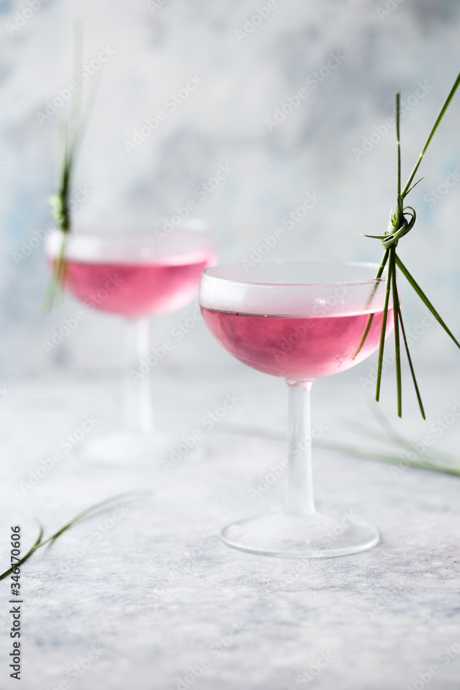 Pink mocktail close up. Beverage with rose and prosecco wine in ...