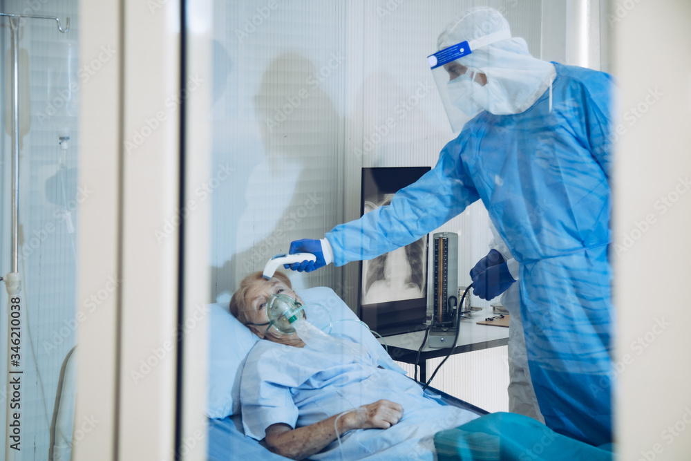 Infected patient on takecare of Doctor and nurse with x-ray Lung in ...