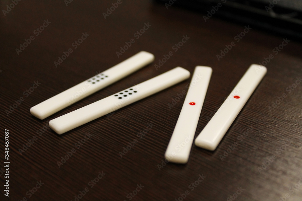 Counting sticks for mahjong are on the table, the back and side plans ...