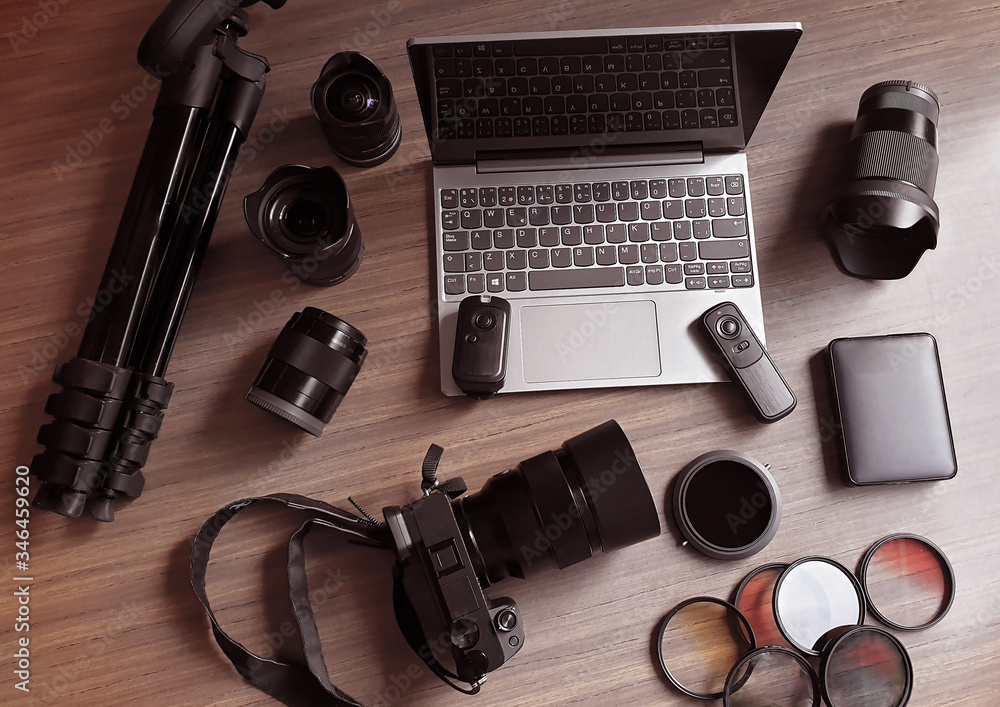 equipo material fotografico mesa de trabajo Stock Photo | Adobe Stock