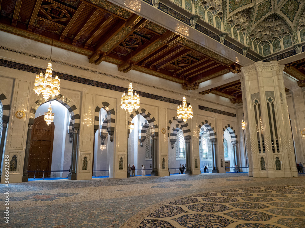 Beautiful interior of Sultan Qaboos Grand Mosque, Muscat Oman Stock ...