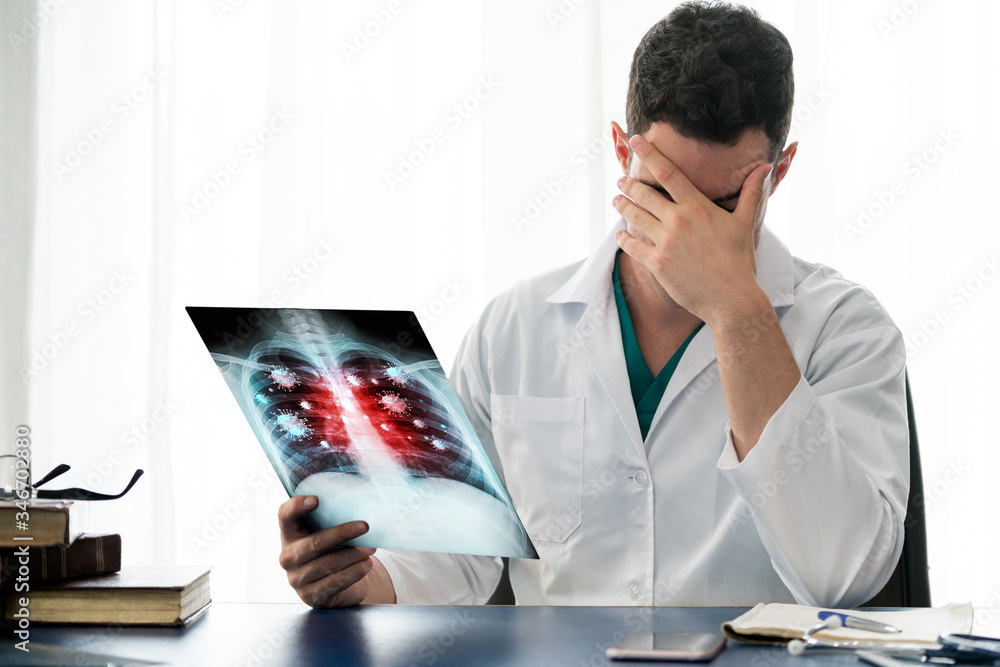 Doctor analyze Coronavirus Disease 2019 or Covid-19 displayed on x ray ...