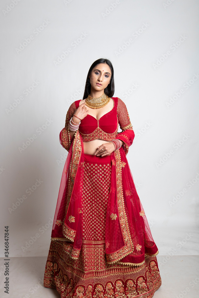 beautiful indian bride wearing traditional indian bridal dress Stock ...