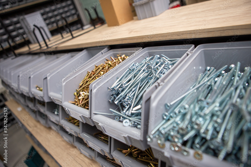 Foto de Focus on the screws in the plastic boxes that are on the shelf ...