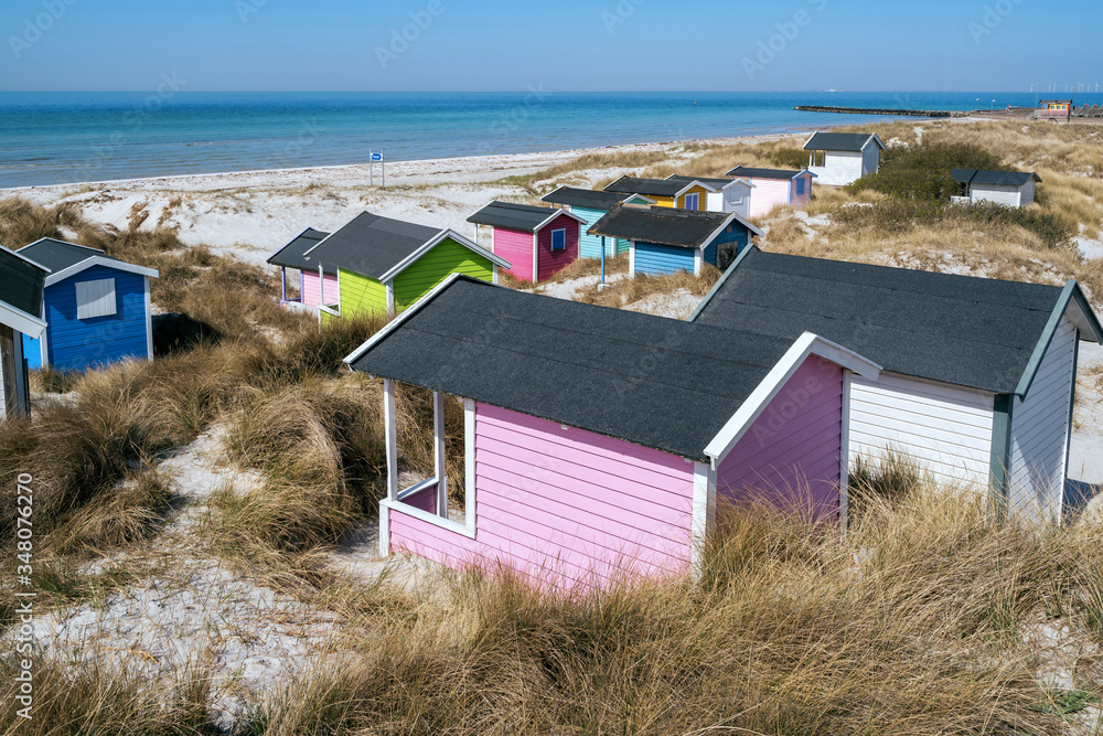 Foto de Candy coloured beach hut on Skanor beach in Falsterbo, Skane ...
