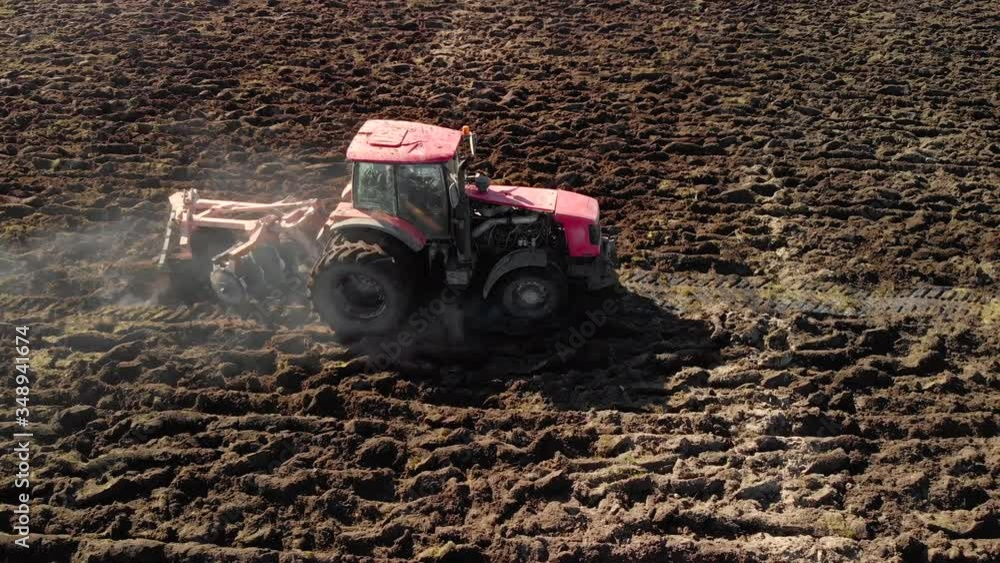 Vídeo do Stock: Farmer on a powerful tractor with a paired wheel system ...