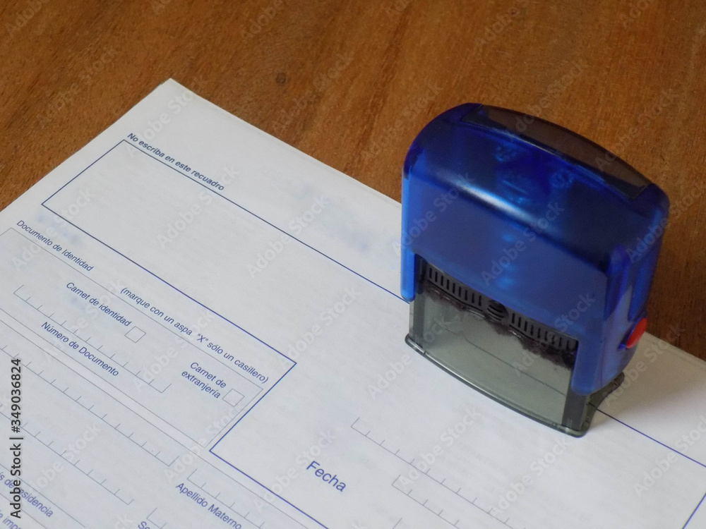 Sello automático de plástico sobre documentos. Stock Photo | Adobe Stock