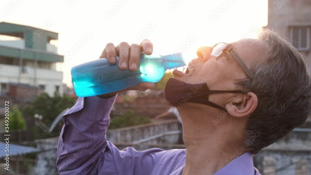 Vidéo Stock Portrait of an Indian old man with corona preventive mask ...
