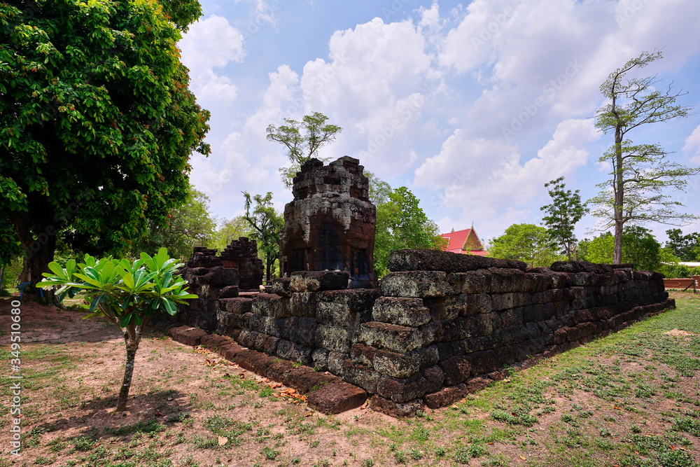 Zdjęcie Stock: Ku Santarat the stone castle built in 1157-1207 AD in ...