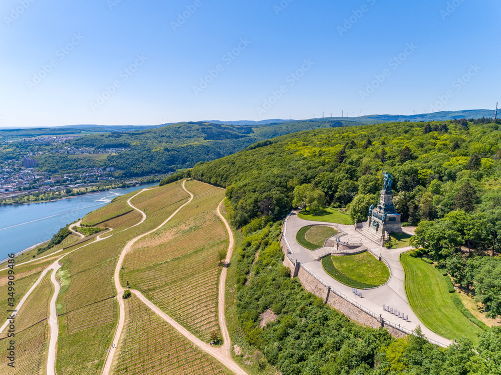 Fotografia do Stock: Luftbilder vom Niederwalddenkmal in Rüdesheim am ...