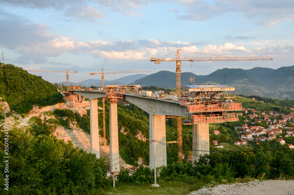 Cranes, heavy machinery and other equipment on the bridge construction ...