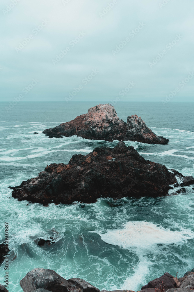 paisaje mar con islas de rocas Stock Photo | Adobe Stock