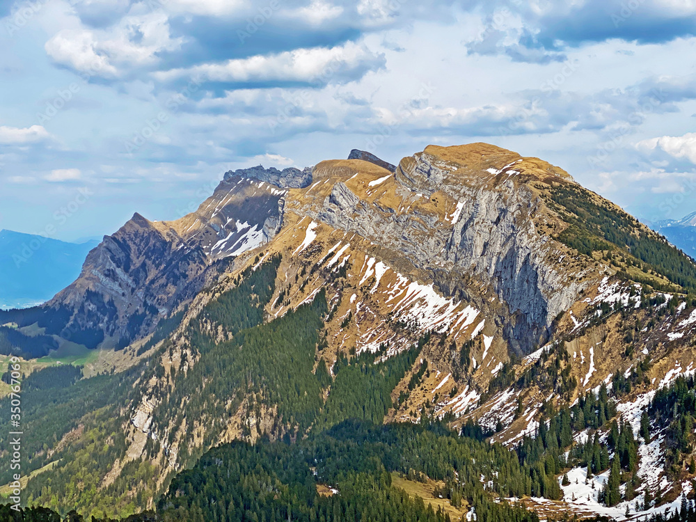Alpine peaks of in the Swiss mountain range of Pilatus and in the ...