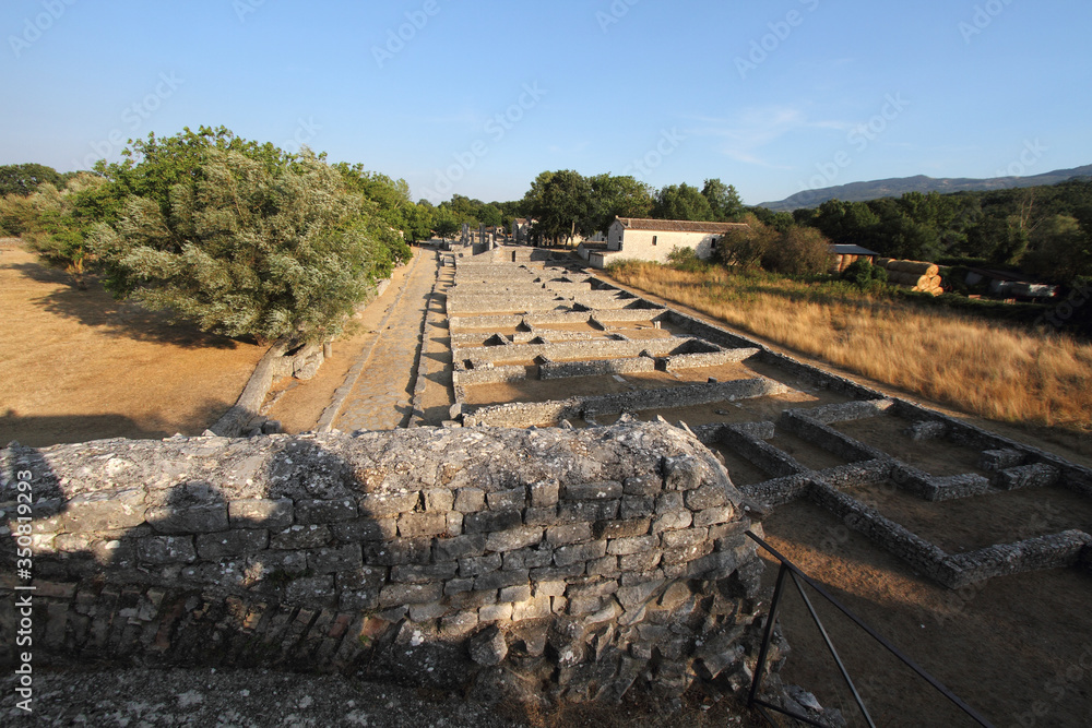 Foto Stock Sepino, Italy - August 19, 2017: the archaeological ...