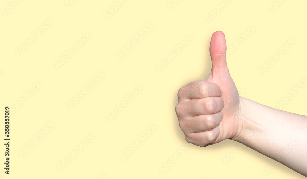 mano de persona realizando un gesto de aprobacion haciendo el simbolo ...