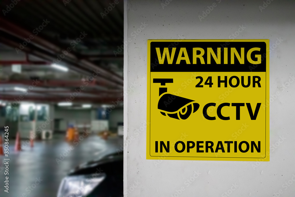 Foto de Warning sign "WARNING 24 HOUR CCTV IN OPERATION" installed on ...