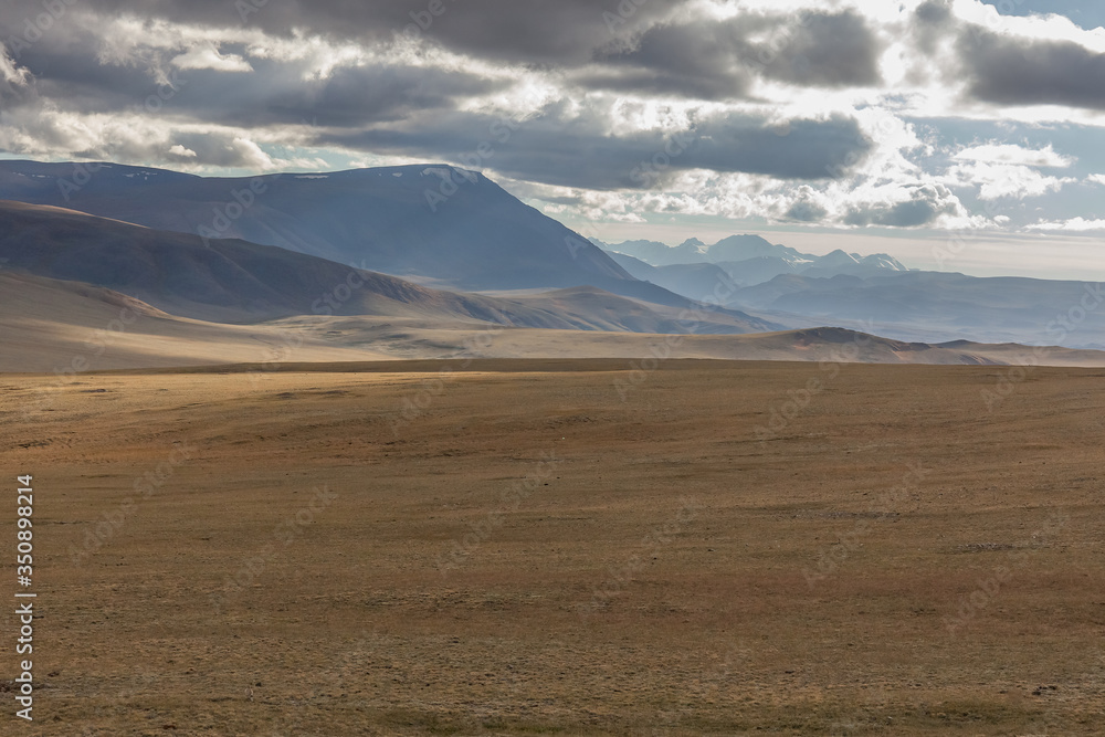 Foto de Typical view of Mongolian landscape. Mongolia steppe, Mongolian ...