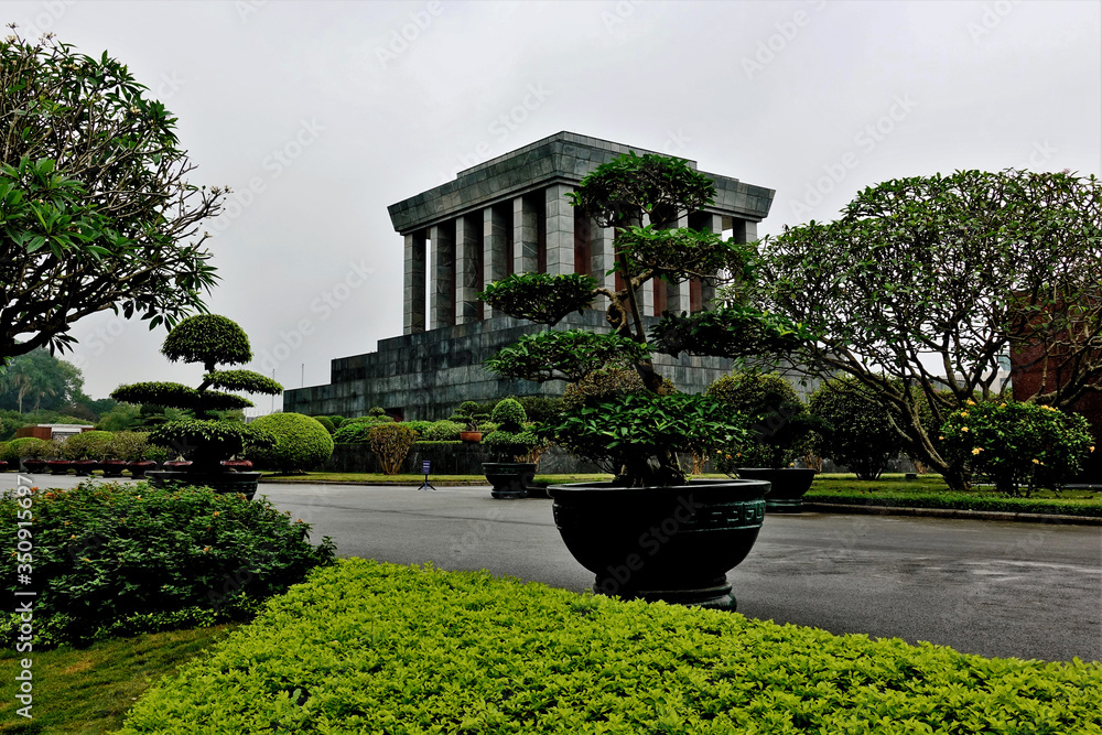 Foto Stock The unique building of the Ho Chi Minh Mausoleum in Hanoi. A ...
