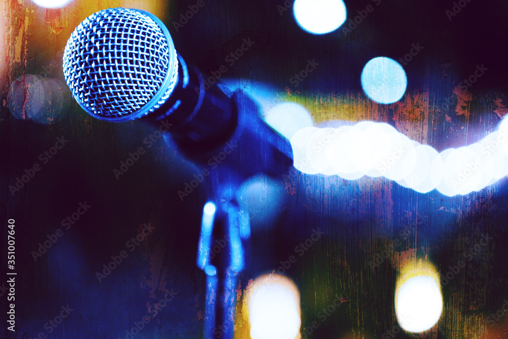 Micrófono y luces de escenario. Fondo de música en vivo y concierto ...