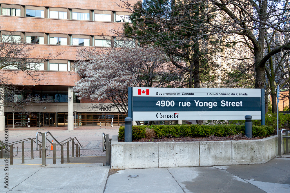 Toronto, Canada - May 16, 2020: Sign of Government of Canada Building ...