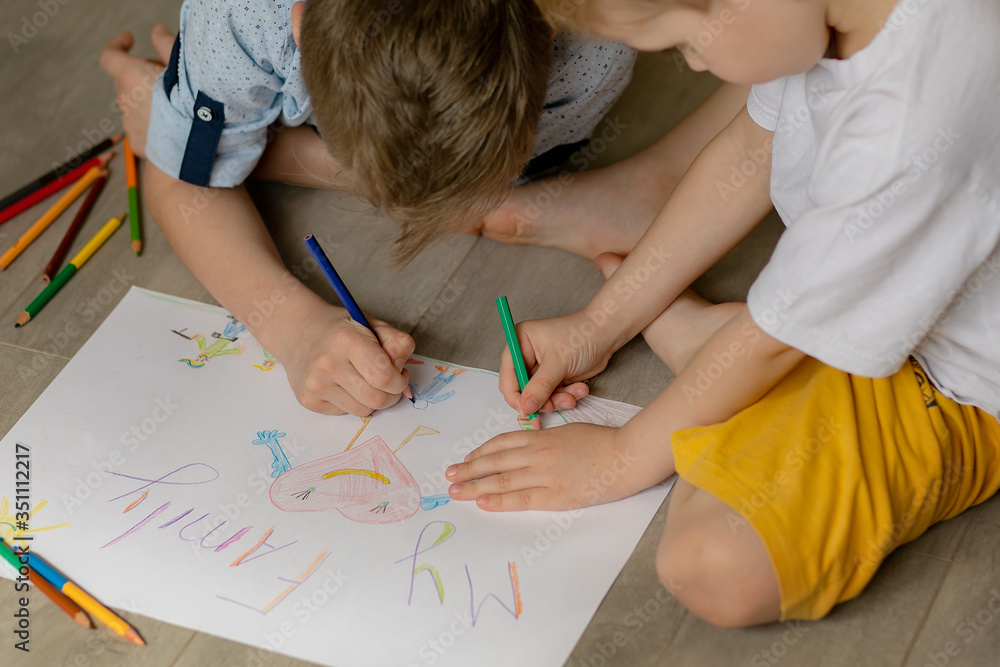 Children paint a picture of their family. The inscription My Family ...