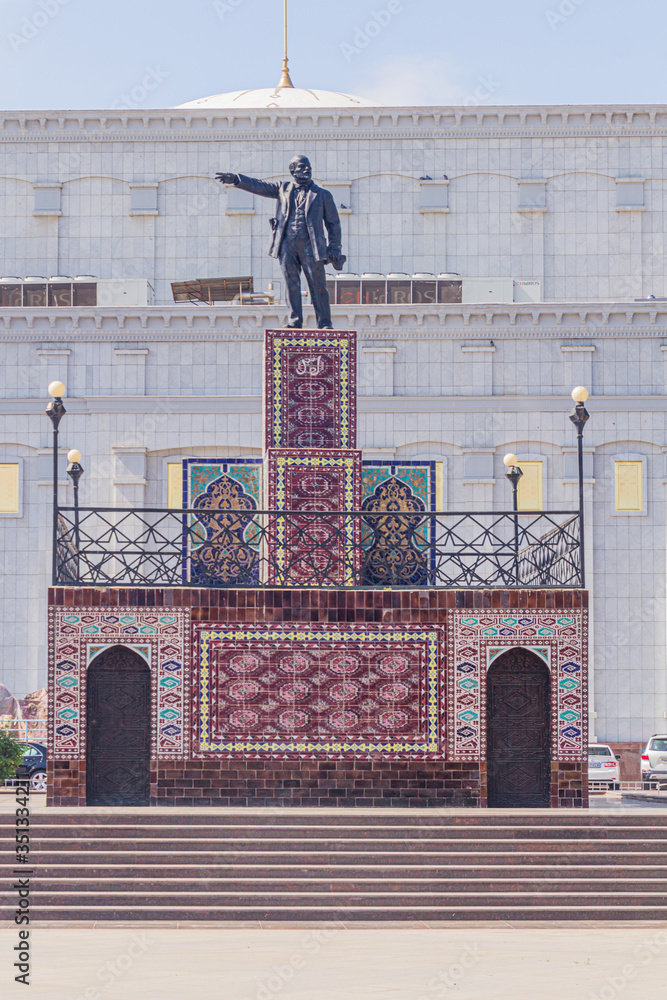 Statue of Lenin in Ashgabat, capital of Turkmenistan Stock Photo ...