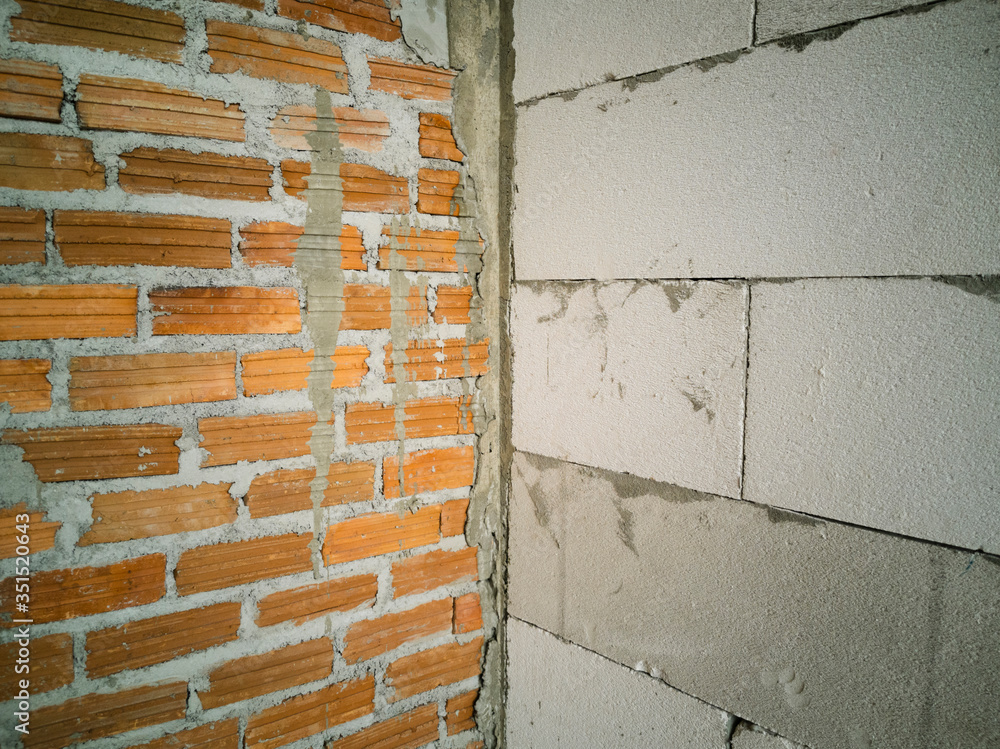 The difference between brick and Autoclaved Aerated Concrete Block ...