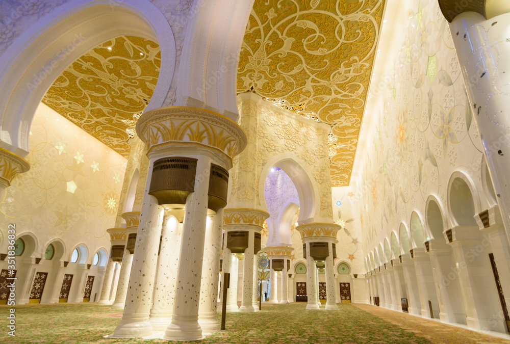 ABU DHABI, UAE - JANUARY 24, 2017: Interior of main prayer hall of ...
