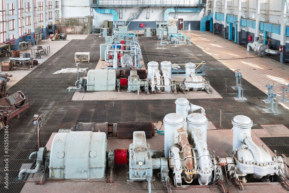 Foto de Example of chemical industrial interior. Compression department ...