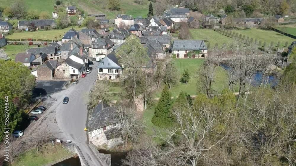 Allassac (Corrèze, France) - Le saillant - Vue aérienne du village et ...