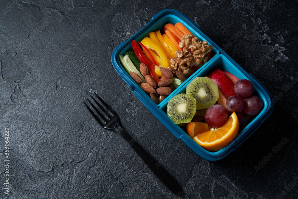 Top View of Full Lunch Box with Fuits, Vegetables and nuts. foto de ...