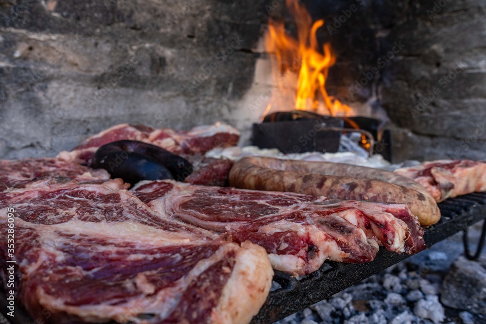 comida tradicional y típica de la Republica Argentina, el asado, carne ...