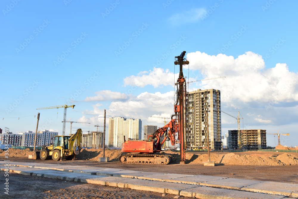 Vibrating hydraulic hammer. Hydraulically driven free-fall hammer for ...