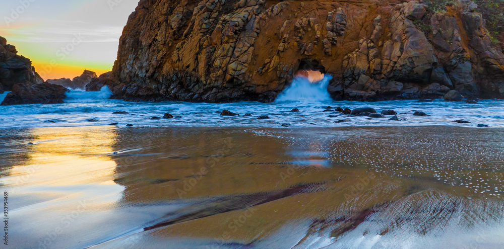 Sunset Through Portal of Keyhole Arch aka Pfeiffer Beach Arch at ...
