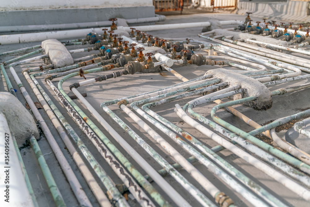 Foto de The huge amount of water meter on the hong-kong rooftop of ...