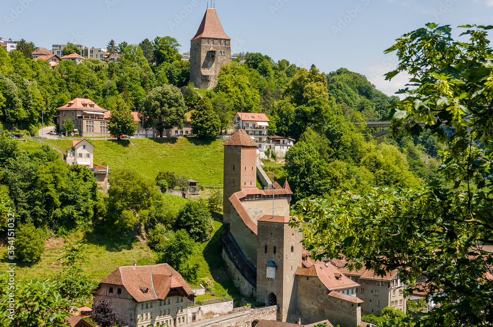 Fribourg, Freiburg, Berntor, Katzenturm, Roter Turm, Stadtmauer ...