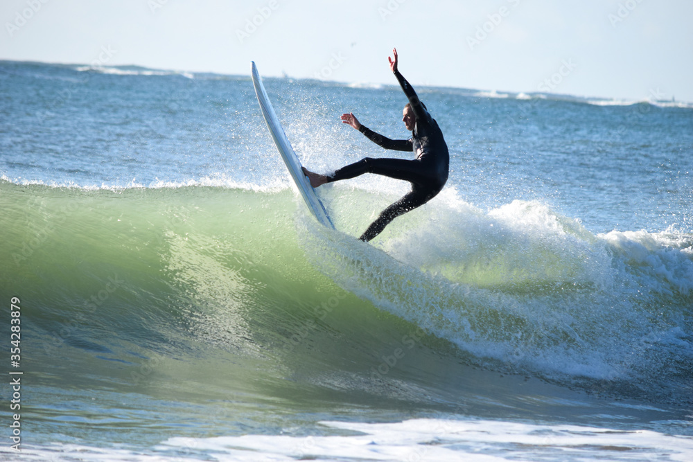 Foto de Japan surfing , sometimes during a typhoon, there are many ...