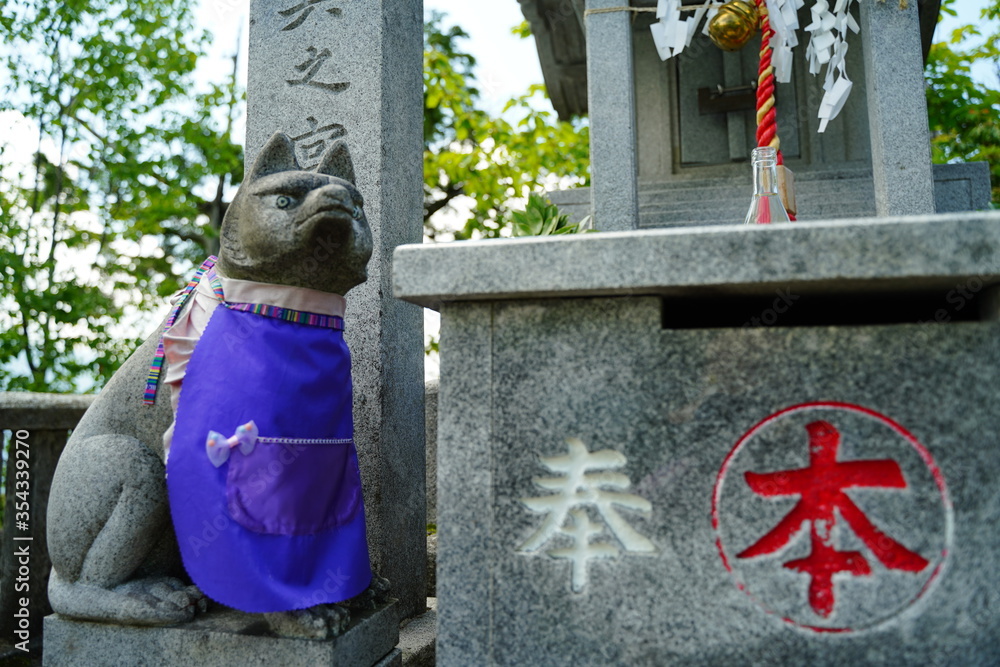 Foto de Komainu (shrine guardian animal statues) at Mitsumine Jinja ...